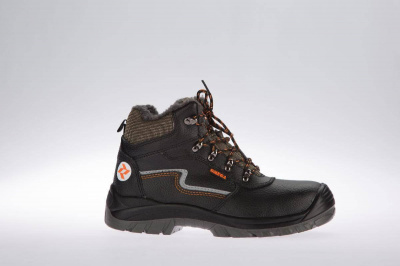 Winter safety shoes